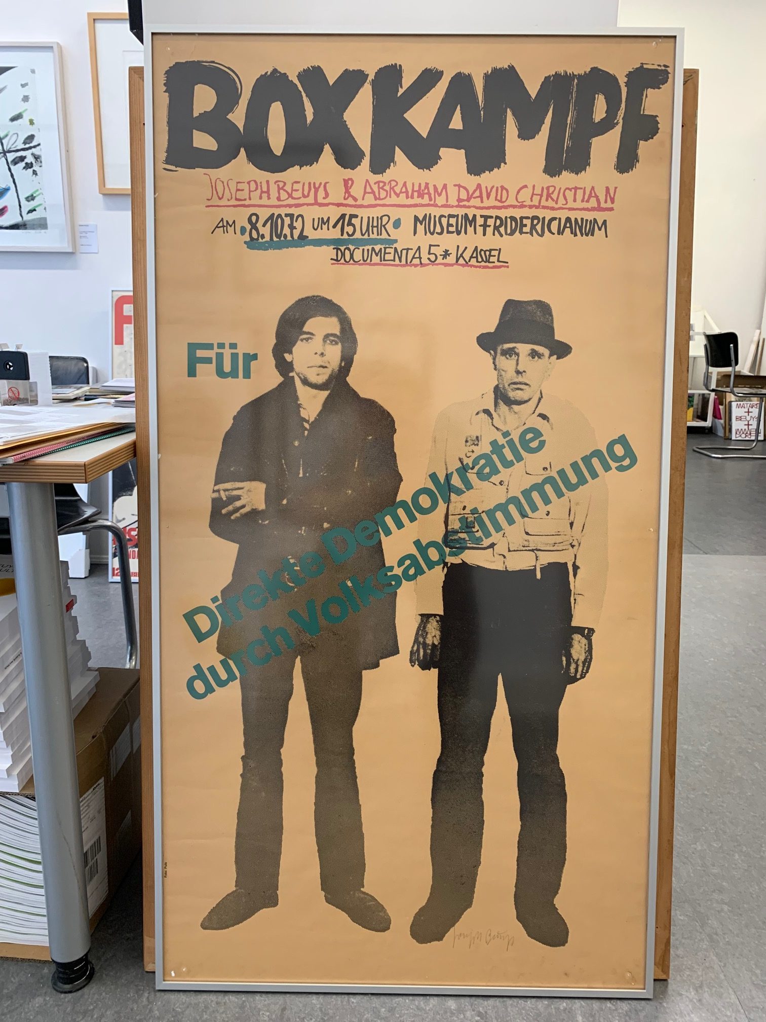 JOSEPH BEUYS – BEUYS BOXT FÜR DIREKTE DEMOKRATIE 1972 auf Anfrage ...