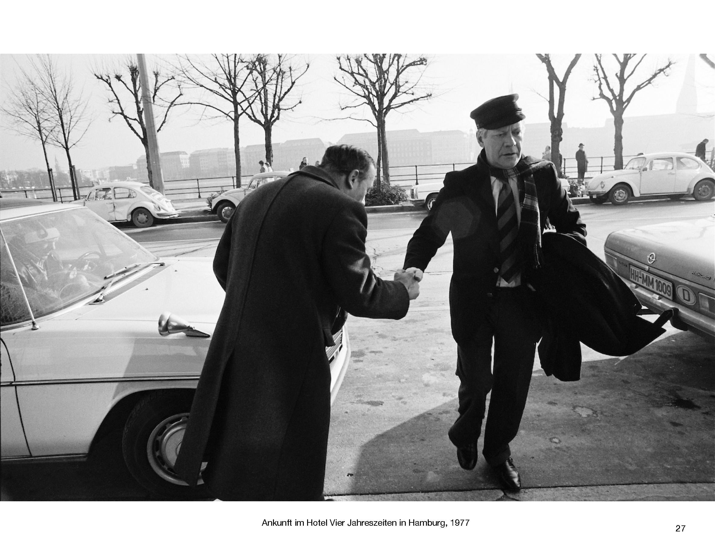 VOLKER HINZ – DER PORTIER DES HOTELS VIER JAHRESZEITEN, HAMBURG, 1977 ...